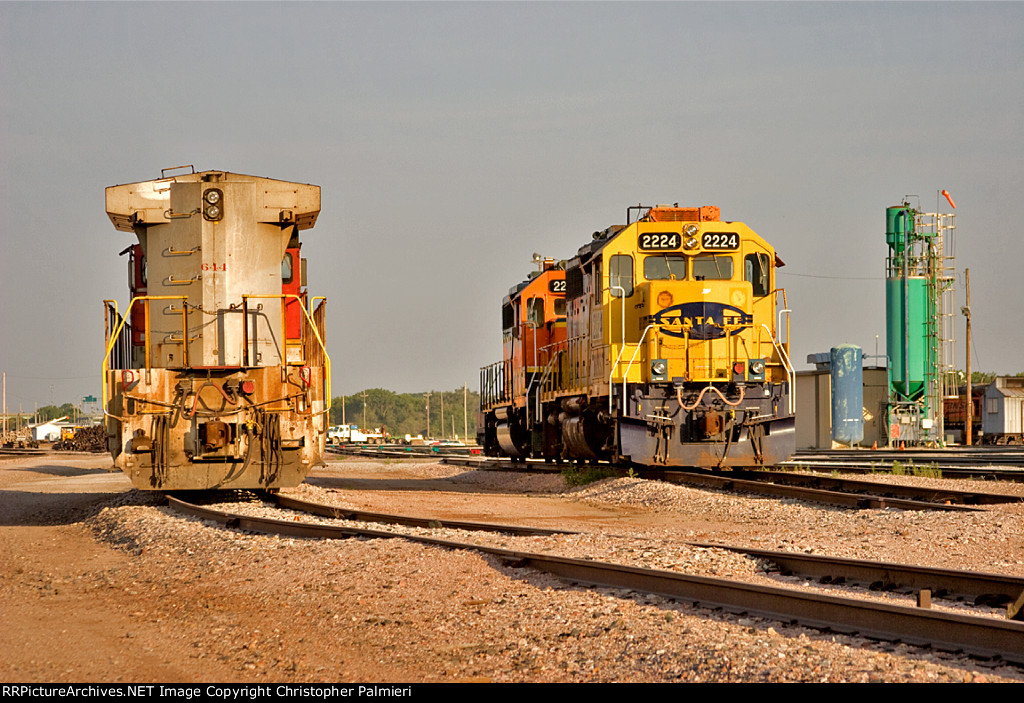 BNSF 644 and BNSF 2224